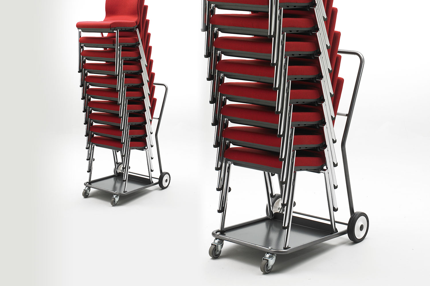 8 BENEFITS TO USING STACKING CHAIRS